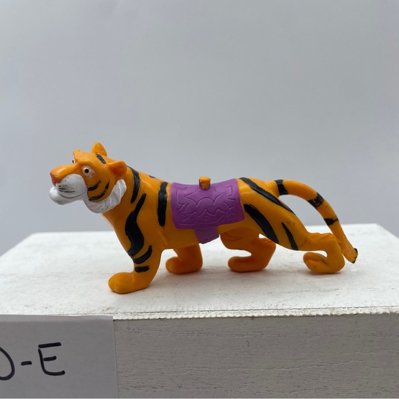 Disney | Toys | Vintage 992 Burger King Disney Aladdin Jasmines Rajah ...